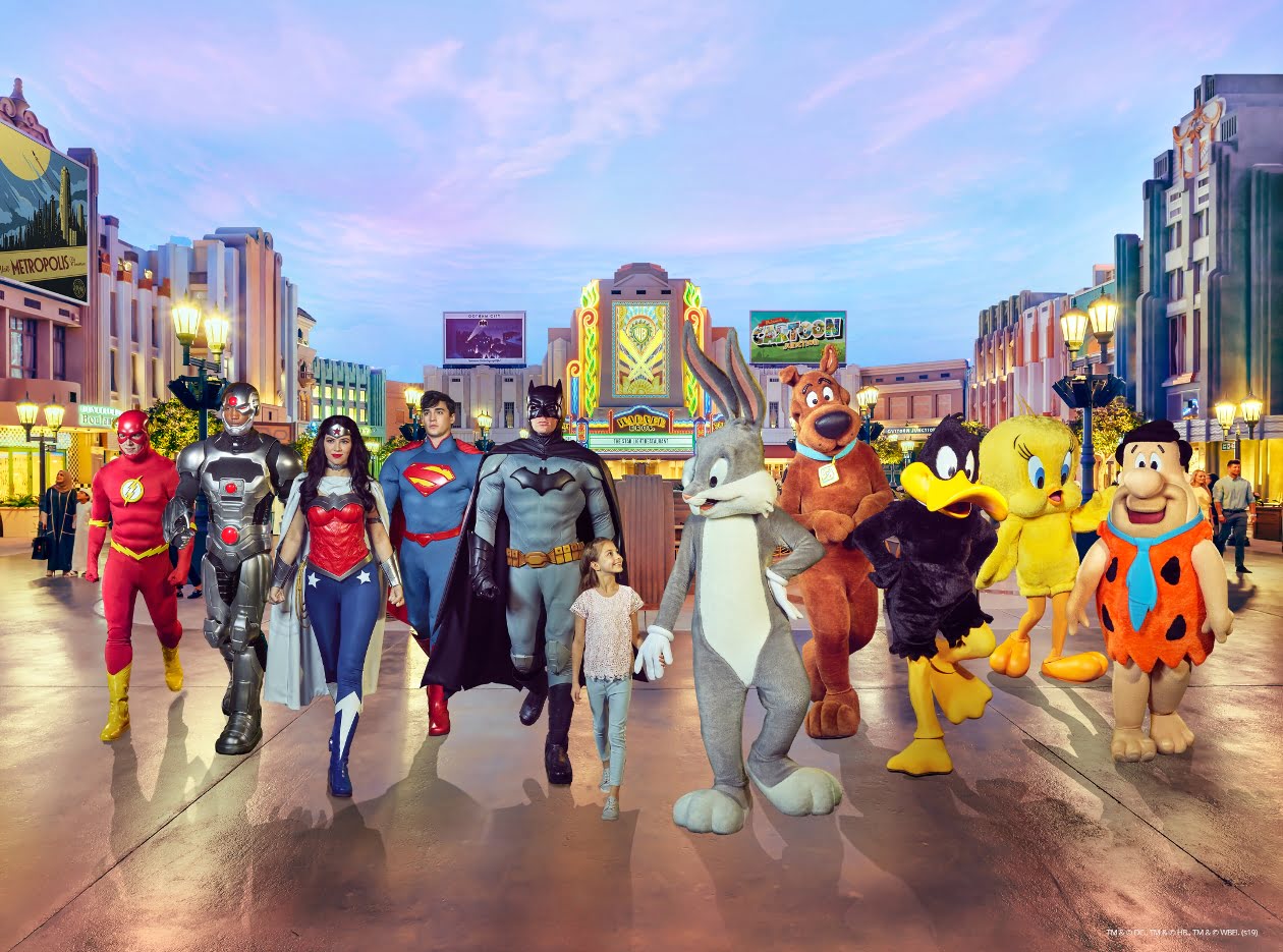 Warner Bros. World™ Abu Dhabi празднует столетие кинокомпании Warner ...